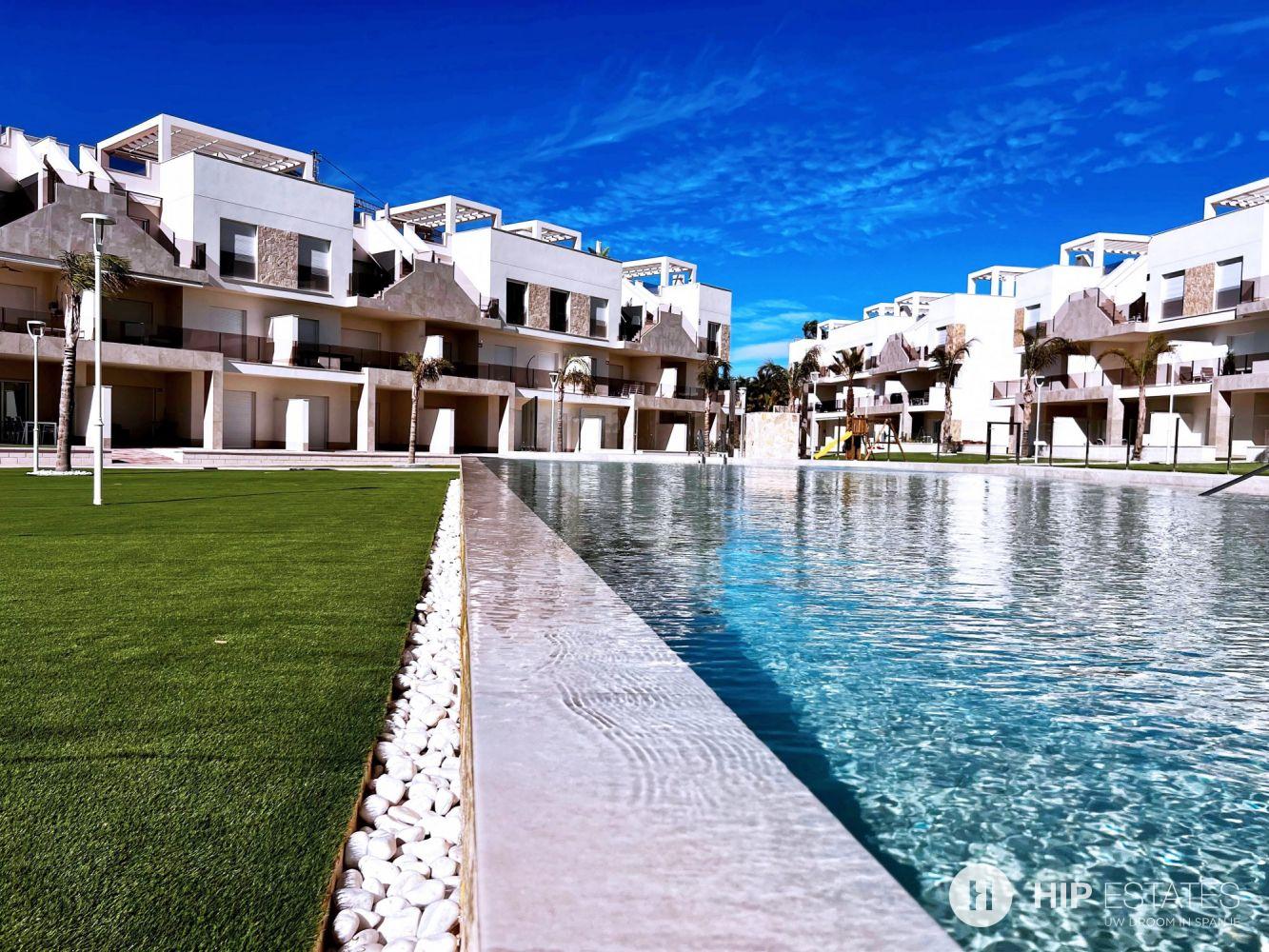 Gelijkvloerse appartementen gelegen in Area Beach III, El Raso ...