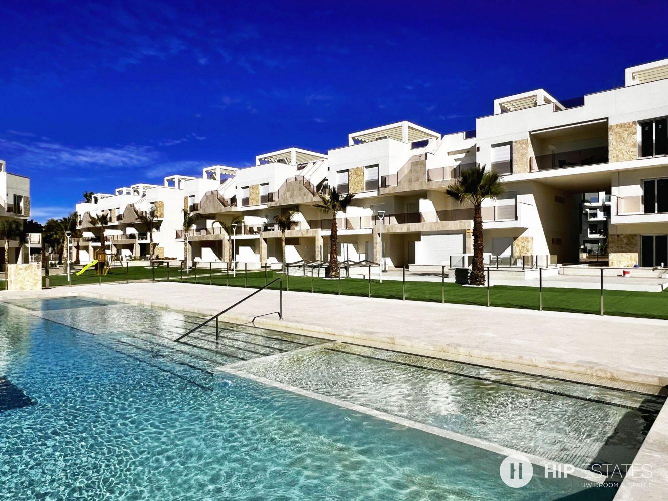 Gelijkvloerse appartementen gelegen in Area Beach III, El Raso ...